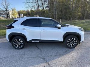 Balts Toyota Yaris Cross 2022 Kauņa, ar dzinēja tilpumu 1.50 L un nobraukumu 26 tūkst. km par 19900 €, foto 8 vietnē AUTOMOTO.COM.LV