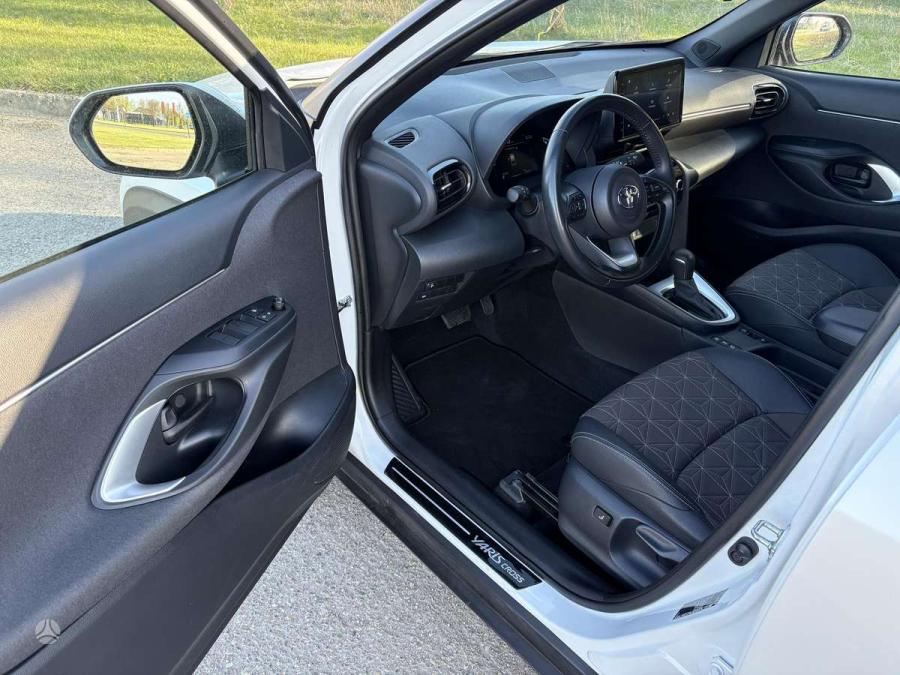 Balts Toyota Yaris Cross 2022 Kauņa, ar dzinēja tilpumu 1.50 L un nobraukumu 26 tūkst. km par 19900 €, foto 12 vietnē AUTOMOTO.COM.LV