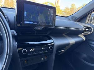 Balts Toyota Yaris Cross 2022 Kauņa, ar dzinēja tilpumu 1.50 L un nobraukumu 26 tūkst. km par 19900 €, foto 17 vietnē AUTOMOTO.COM.LV