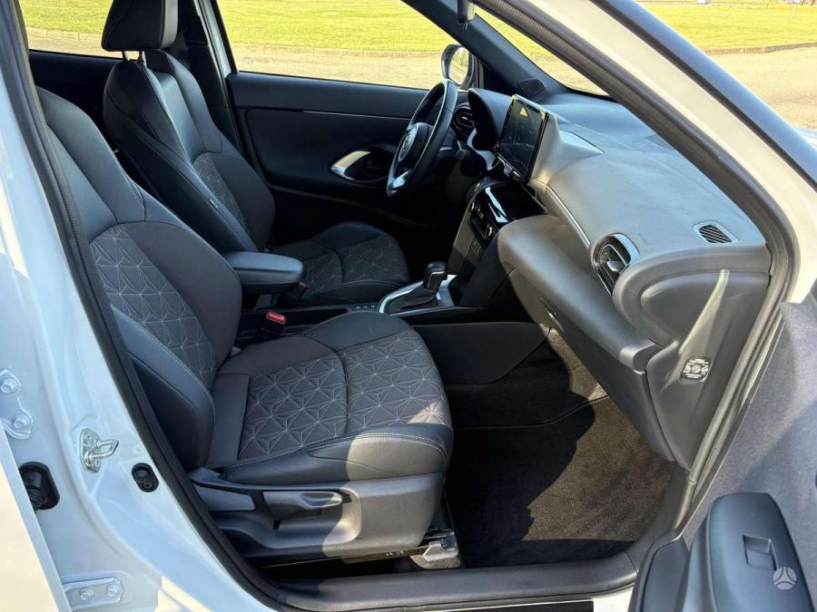 Balts Toyota Yaris Cross 2022 Kauņa, ar dzinēja tilpumu 1.50 L un nobraukumu 26 tūkst. km par 19900 €, foto 21 vietnē AUTOMOTO.COM.LV