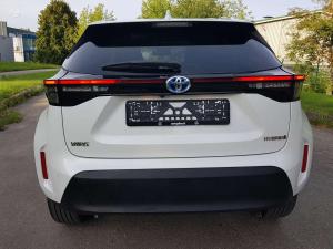 White Toyota Yaris Cross 2022 in Siauliai, with an engine capacity of 1.50 L and mileage of 10 thousand km for 20900 €, photo 5 on AUTOMOTO.COM.LV