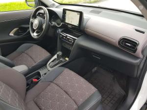 White Toyota Yaris Cross 2022 in Siauliai, with an engine capacity of 1.50 L and mileage of 10 thousand km for 20900 €, photo 8 on AUTOMOTO.COM.LV