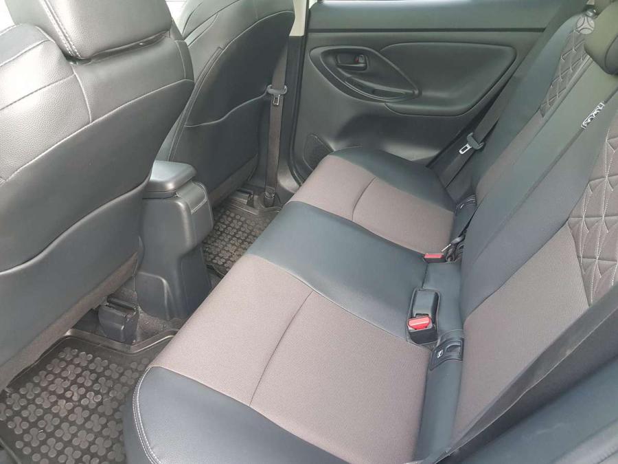 White Toyota Yaris Cross 2022 in Siauliai, with an engine capacity of 1.50 L and mileage of 10 thousand km for 20900 €, photo 10 on AUTOMOTO.COM.LV