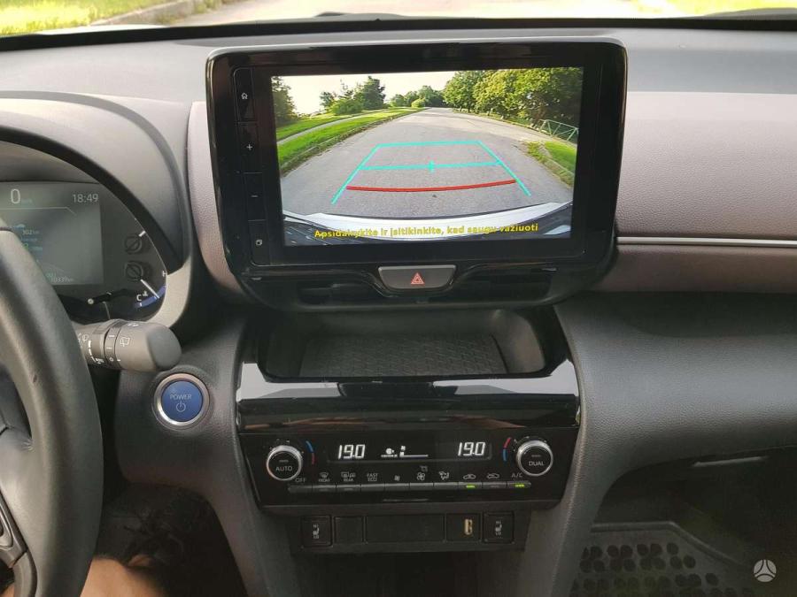 White Toyota Yaris Cross 2022 in Siauliai, with an engine capacity of 1.50 L and mileage of 10 thousand km for 20900 €, photo 16 on AUTOMOTO.COM.LV