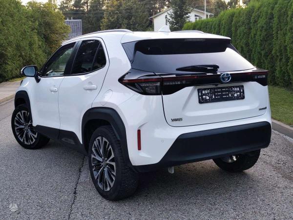 Белый Тойота Yaris Cross 2022 в Аникщяй, объемом двигателя 1.50 л и пробегом 236 тыс. км за 15250 €, фото 3 на AUTOMOTO.COM.LV