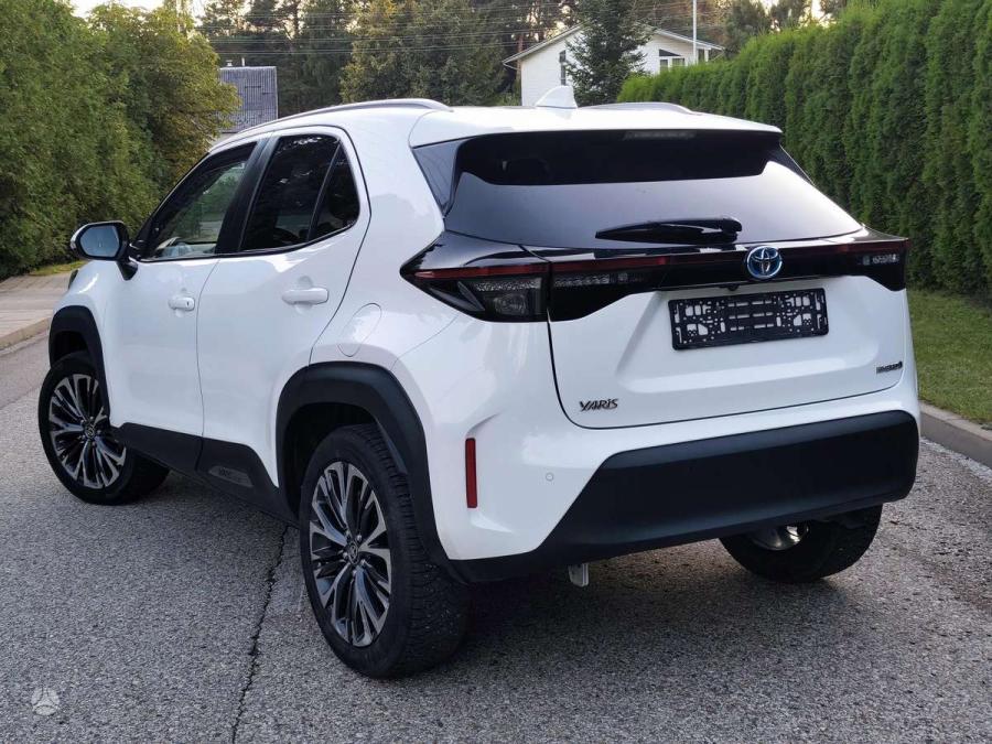 Белый Тойота Yaris Cross 2022 в Аникщяй, объемом двигателя 1.50 л и пробегом 236 тыс. км за 15250 €, фото 4 на AUTOMOTO.COM.LV
