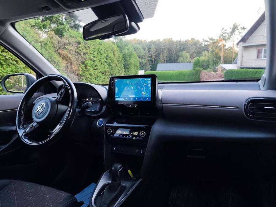 Белый Тойота Yaris Cross 2022 в Аникщяй, объемом двигателя 1.50 л и пробегом 236 тыс. км за 15250 €, фото 7 на AUTOMOTO.COM.LV