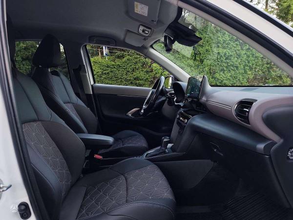 Balts Toyota Yaris Cross 2022 Anykščiai, ar dzinēja tilpumu 1.50 L un nobraukumu 236 tūkst. km par 15250 €, foto 8 vietnē AUTOMOTO.COM.LV