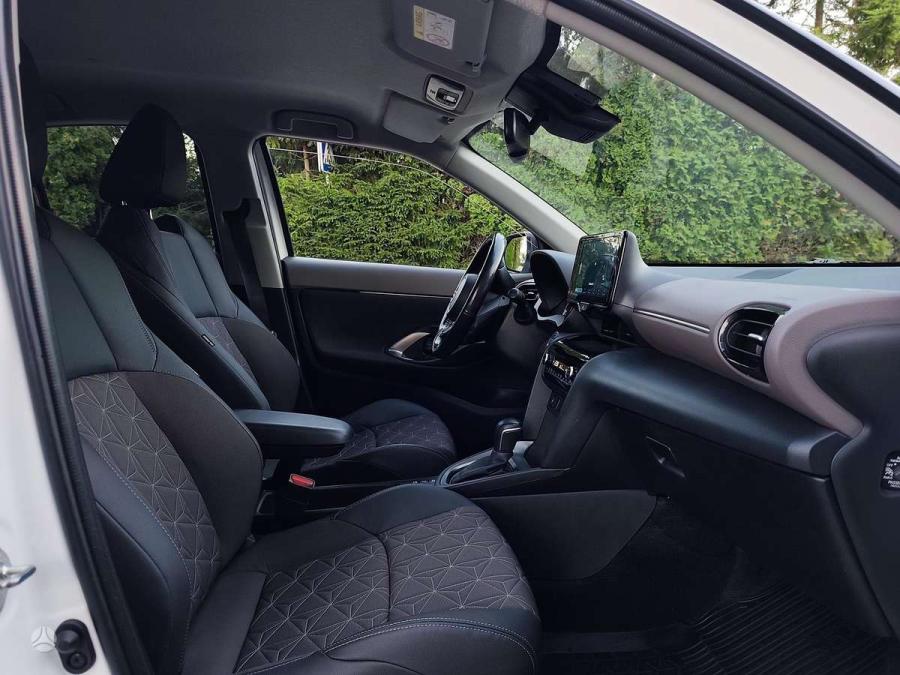 Белый Тойота Yaris Cross 2022 в Аникщяй, объемом двигателя 1.50 л и пробегом 236 тыс. км за 15250 €, фото 8 на AUTOMOTO.COM.LV