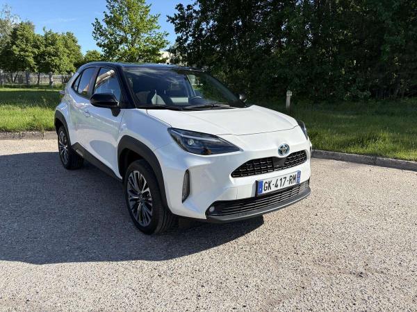 White Toyota Yaris Cross 2022 in Kaunas, with an engine capacity of 1.50 L and mileage of 15 thousand km for 20900 €, photo 2 on AUTOMOTO.COM.LV