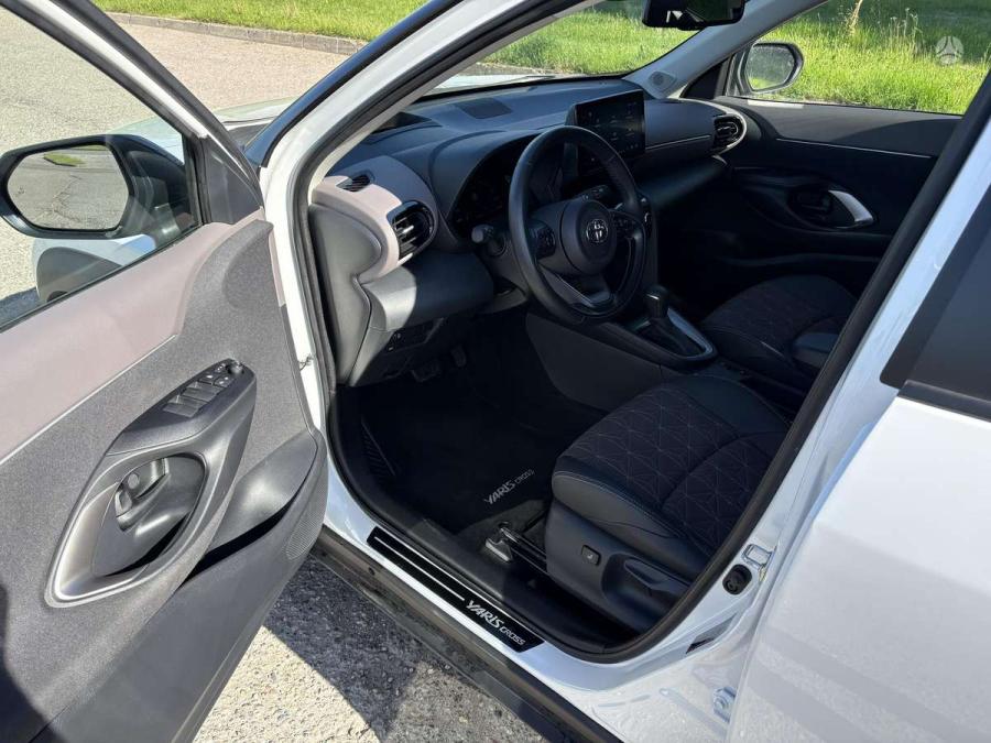 Balts Toyota Yaris Cross 2022 Kauņa, ar dzinēja tilpumu 1.50 L un nobraukumu 15 tūkst. km par 20900 €, foto 10 vietnē AUTOMOTO.COM.LV