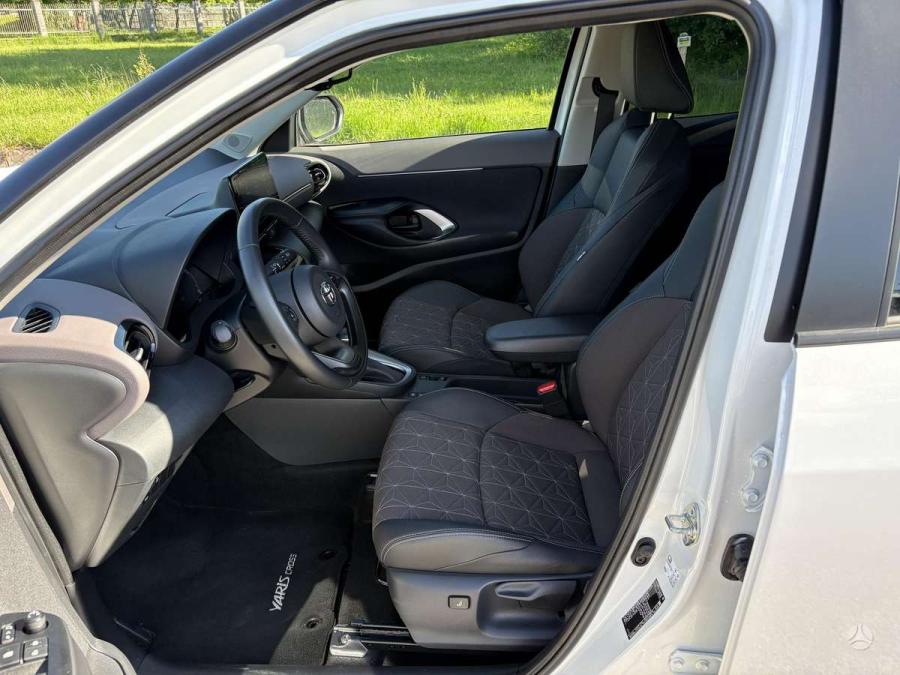 Balts Toyota Yaris Cross 2022 Kauņa, ar dzinēja tilpumu 1.50 L un nobraukumu 15 tūkst. km par 20900 €, foto 11 vietnē AUTOMOTO.COM.LV