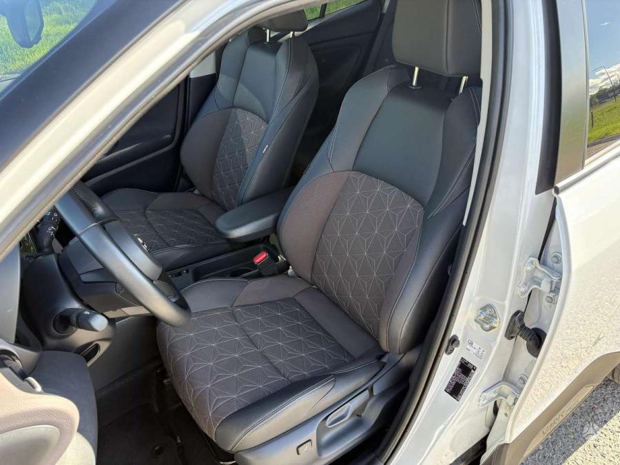 Balts Toyota Yaris Cross 2022 Kauņa, ar dzinēja tilpumu 1.50 L un nobraukumu 15 tūkst. km par 20900 €, foto 12 vietnē AUTOMOTO.COM.LV