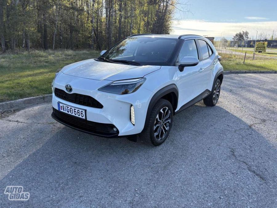Белый Тойота Yaris Cross 2022 в Каунас, объемом двигателя 1.50 л и пробегом 15 тыс. км за 21500 €, фото 3 на AUTOMOTO.COM.LV