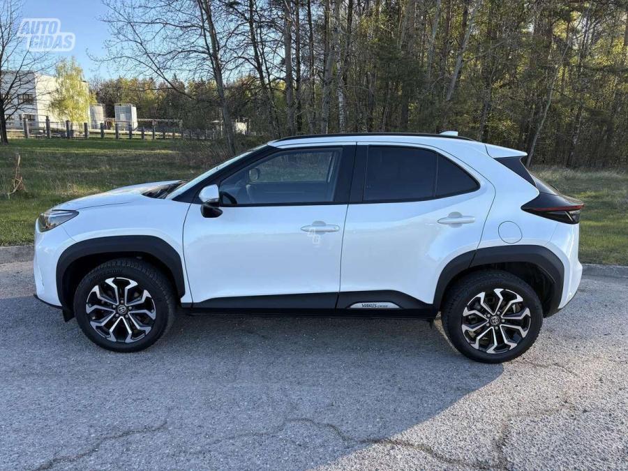 Белый Тойота Yaris Cross 2022 в Каунас, объемом двигателя 1.50 л и пробегом 15 тыс. км за 21500 €, фото 7 на AUTOMOTO.COM.LV