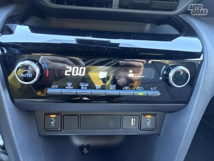 Белый Тойота Yaris Cross 2022 в Каунас, объемом двигателя 1.50 л и пробегом 15 тыс. км за 21500 €, фото 29 на AUTOMOTO.COM.LV