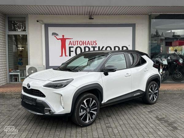 Белый Тойота Yaris Cross 2023 в Каунас, объемом двигателя 1.50 л и пробегом 20 тыс. км за 30104 €, фото 2 на AUTOMOTO.COM.LV