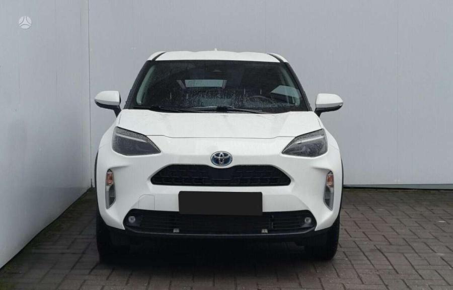 Balts Toyota Yaris Cross 2023 Kauņa, ar dzinēja tilpumu 1.50 L un nobraukumu 144 tūkst. km par 15900 €, foto 2 vietnē AUTOMOTO.COM.LV