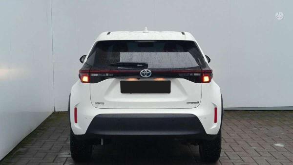 White Toyota Yaris Cross 2023 in Kaunas, with an engine capacity of 1.50 L and mileage of 144 thousand km for 15900 €, photo 5 on AUTOMOTO.COM.LV