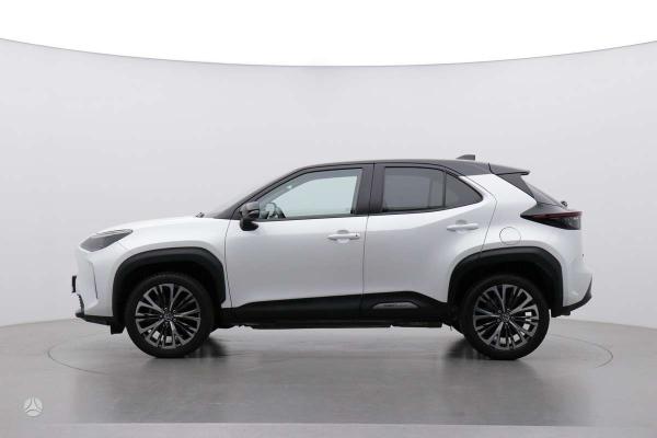 Balts Toyota Yaris Cross 2023 Viļņa, ar dzinēja tilpumu 1.49 L un nobraukumu 18 tūkst. km par 26900 €, foto 4 vietnē AUTOMOTO.COM.LV