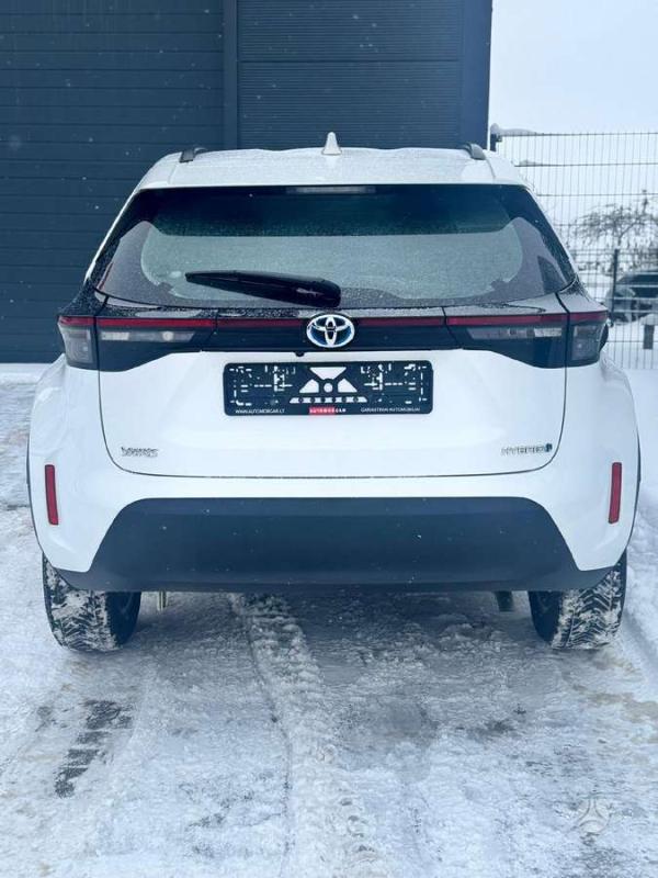 Белый Тойота Yaris Cross 2023 в Вильнюс, объемом двигателя 1.49 л и пробегом 106 тыс. км за 18950 €, фото 3 на AUTOMOTO.COM.LV