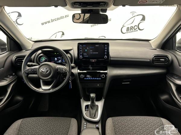 Balts Toyota Yaris Cross 2023 Avižieniai, ar dzinēja tilpumu 1.50 L un nobraukumu 43 tūkst. km par 18500 €, foto 3 vietnē AUTOMOTO.COM.LV