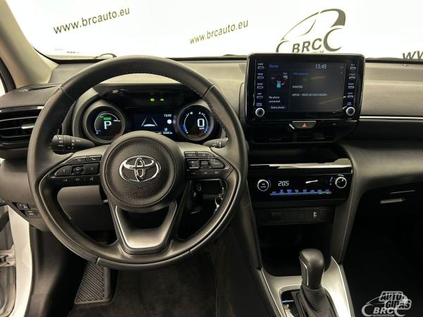 Balts Toyota Yaris Cross 2023 Avižieniai, ar dzinēja tilpumu 1.50 L un nobraukumu 43 tūkst. km par 18500 €, foto 10 vietnē AUTOMOTO.COM.LV