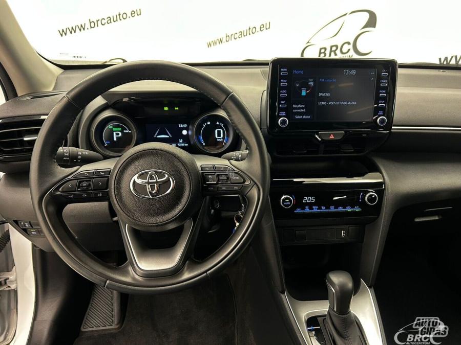 Balts Toyota Yaris Cross 2023 Avižieniai, ar dzinēja tilpumu 1.50 L un nobraukumu 43 tūkst. km par 18500 €, foto 10 vietnē AUTOMOTO.COM.LV