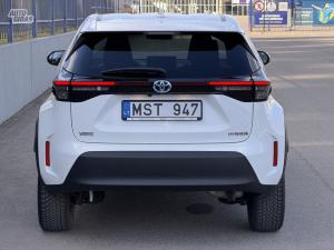 White Toyota Yaris Cross 2023 in Vilnius, with an engine capacity of 1.50 L and mileage of 14 thousand km for 23000 €, photo 5 on AUTOMOTO.COM.LV