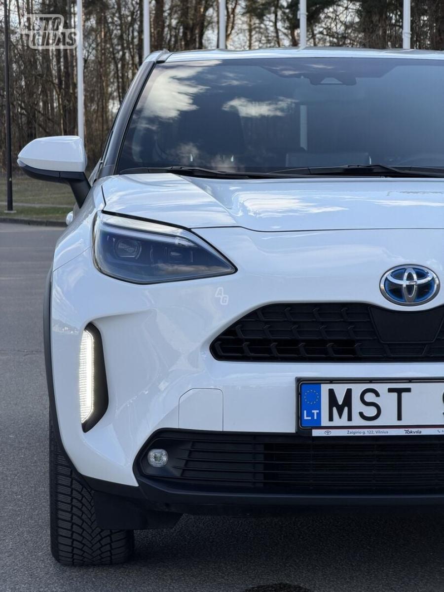 White Toyota Yaris Cross 2023 in Vilnius, with an engine capacity of 1.50 L and mileage of 14 thousand km for 23000 €, photo 12 on AUTOMOTO.COM.LV