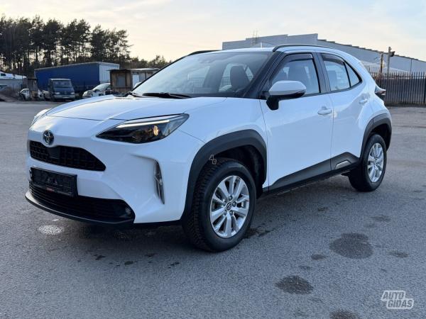 Balts Toyota Yaris Cross 2023 Viļņa, ar dzinēja tilpumu 1.50 L un nobraukumu 104 tūkst. km par 17950 €, foto 1 vietnē AUTOMOTO.COM.LV