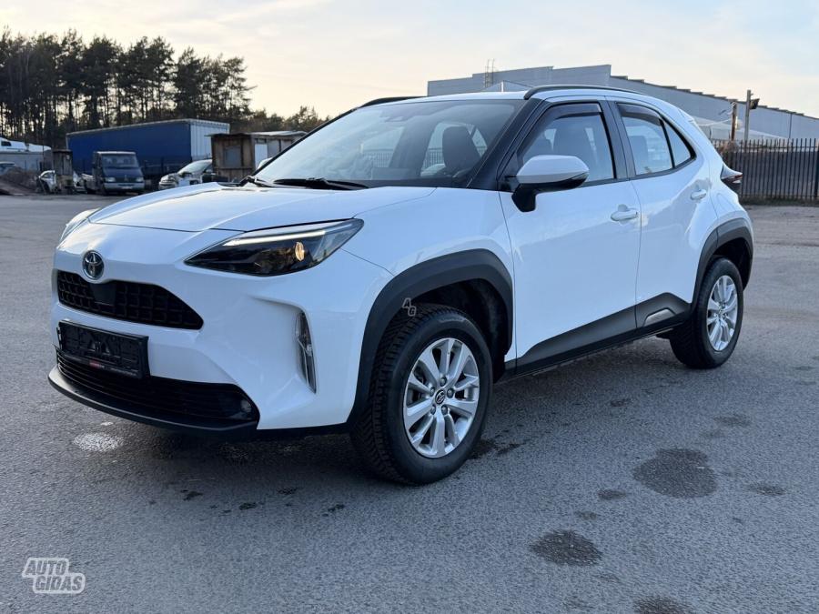 Белый Тойота Yaris Cross 2023 в Вильнюс, объемом двигателя 1.50 л и пробегом 104 тыс. км за 17950 €, фото 3 на AUTOMOTO.COM.LV