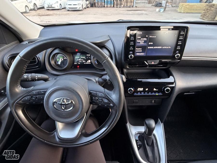 Белый Тойота Yaris Cross 2023 в Вильнюс, объемом двигателя 1.50 л и пробегом 104 тыс. км за 17950 €, фото 14 на AUTOMOTO.COM.LV