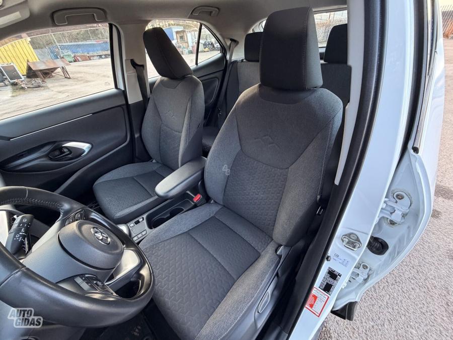 Белый Тойота Yaris Cross 2023 в Вильнюс, объемом двигателя 1.50 л и пробегом 104 тыс. км за 17950 €, фото 17 на AUTOMOTO.COM.LV