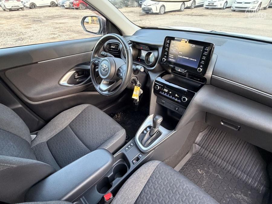 Белый Тойота Yaris Cross 2023 в Вильнюс, объемом двигателя 1.50 л и пробегом 104 тыс. км за 17950 €, фото 21 на AUTOMOTO.COM.LV
