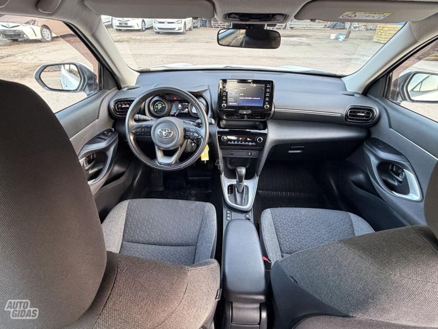 Белый Тойота Yaris Cross 2023 в Вильнюс, объемом двигателя 1.50 л и пробегом 104 тыс. км за 17950 €, фото 23 на AUTOMOTO.COM.LV