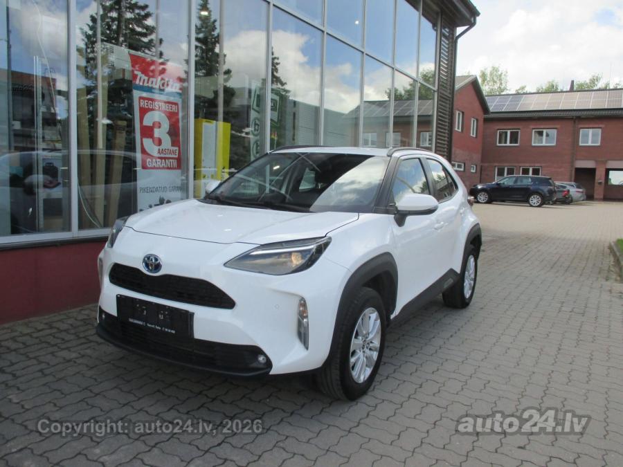 White Toyota Yaris Cross 2023 in Tartu, with an engine capacity of 1.50 L and mileage of 148 thousand km for 18990 €, photo 1 on AUTOMOTO.COM.LV