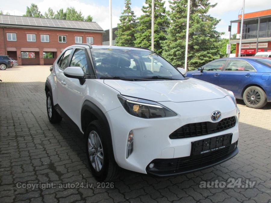 White Toyota Yaris Cross 2023 in Tartu, with an engine capacity of 1.50 L and mileage of 148 thousand km for 18990 €, photo 4 on AUTOMOTO.COM.LV
