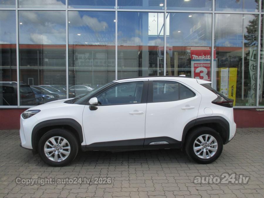 White Toyota Yaris Cross 2023 in Tartu, with an engine capacity of 1.50 L and mileage of 148 thousand km for 18990 €, photo 5 on AUTOMOTO.COM.LV