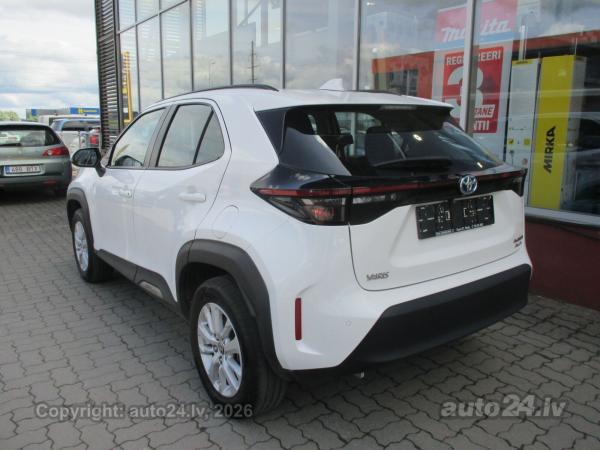 White Toyota Yaris Cross 2023 in Tartu, with an engine capacity of 1.50 L and mileage of 148 thousand km for 18990 €, photo 5 on AUTOMOTO.COM.LV