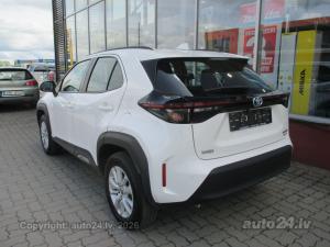 White Toyota Yaris Cross 2023 in Tartu, with an engine capacity of 1.50 L and mileage of 148 thousand km for 18990 €, photo 6 on AUTOMOTO.COM.LV