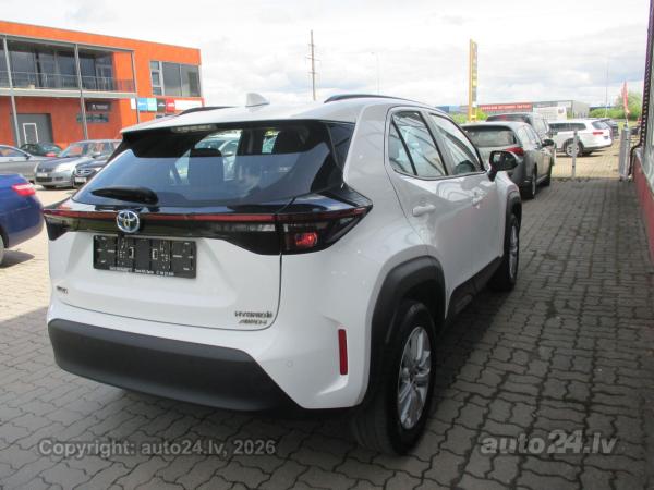 White Toyota Yaris Cross 2023 in Tartu, with an engine capacity of 1.50 L and mileage of 148 thousand km for 18990 €, photo 6 on AUTOMOTO.COM.LV