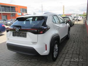White Toyota Yaris Cross 2023 in Tartu, with an engine capacity of 1.50 L and mileage of 148 thousand km for 18990 €, photo 7 on AUTOMOTO.COM.LV