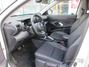 White Toyota Yaris Cross 2023 in Tartu, with an engine capacity of 1.50 L and mileage of 148 thousand km for 18990 €, photo 8 on AUTOMOTO.COM.LV