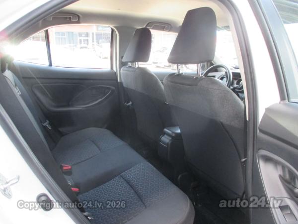 White Toyota Yaris Cross 2023 in Tartu, with an engine capacity of 1.50 L and mileage of 148 thousand km for 18990 €, photo 8 on AUTOMOTO.COM.LV