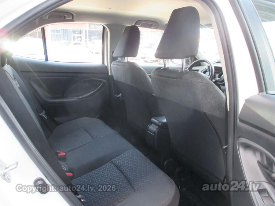White Toyota Yaris Cross 2023 in Tartu, with an engine capacity of 1.50 L and mileage of 148 thousand km for 18990 €, photo 9 on AUTOMOTO.COM.LV