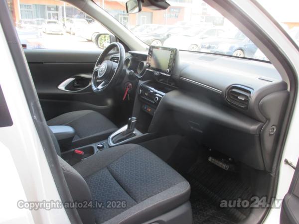 White Toyota Yaris Cross 2023 in Tartu, with an engine capacity of 1.50 L and mileage of 148 thousand km for 18990 €, photo 9 on AUTOMOTO.COM.LV