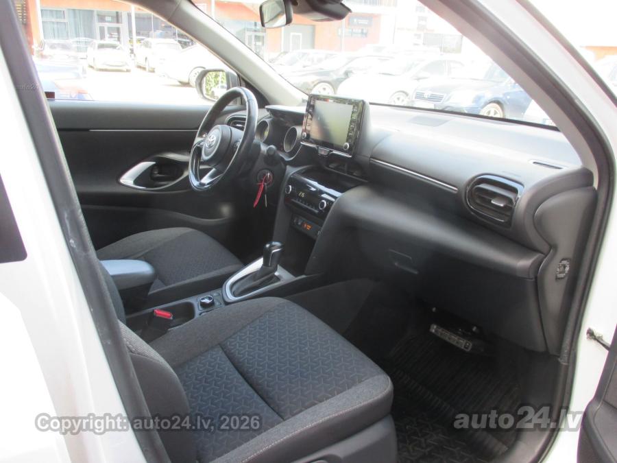 White Toyota Yaris Cross 2023 in Tartu, with an engine capacity of 1.50 L and mileage of 148 thousand km for 18990 €, photo 10 on AUTOMOTO.COM.LV