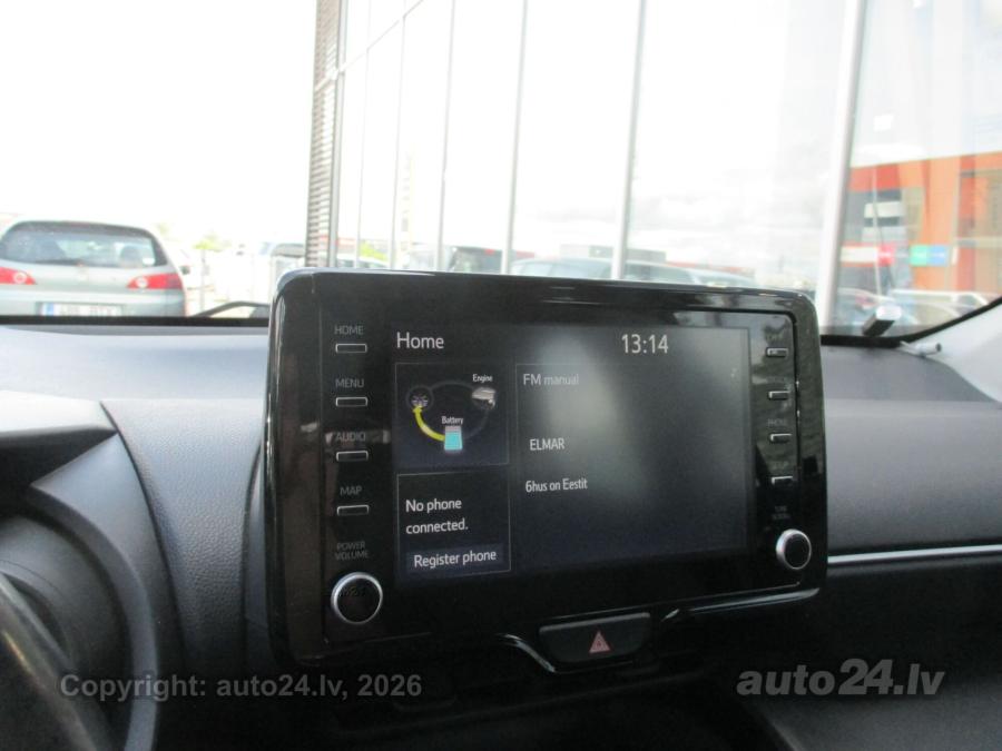 White Toyota Yaris Cross 2023 in Tartu, with an engine capacity of 1.50 L and mileage of 148 thousand km for 18990 €, photo 12 on AUTOMOTO.COM.LV