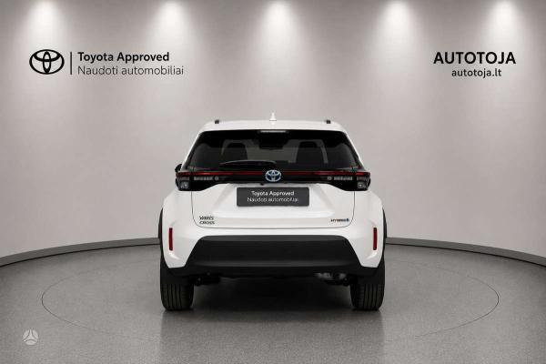 Белый Тойота Yaris Cross 2023 в Каунас, объемом двигателя 1.49 л и пробегом 52 тыс. км за 22900 €, фото 3 на AUTOMOTO.COM.LV